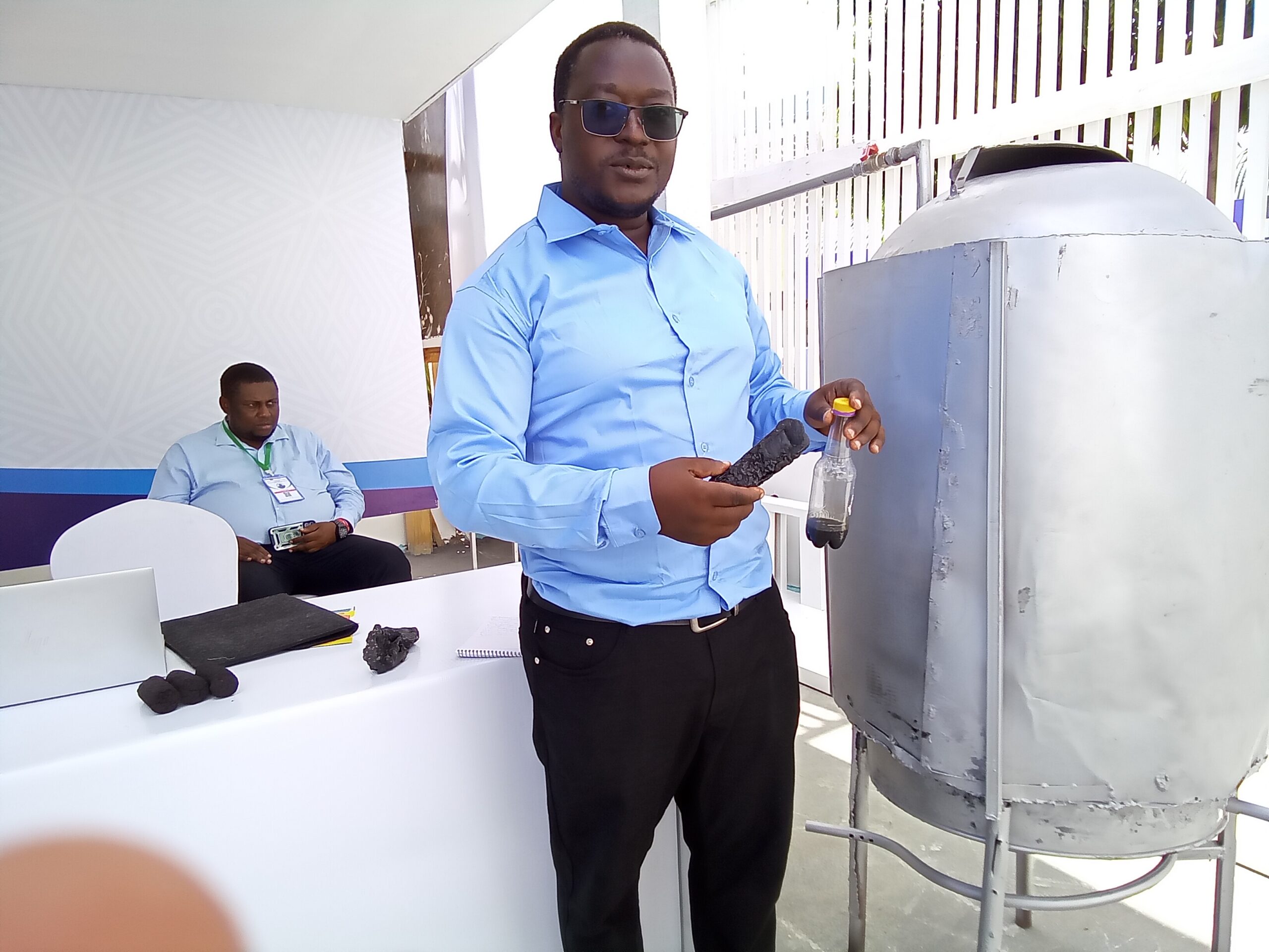 Utafiti UDOM Wawezesha Plastiki Kutengeneza Mafuta Mazito Ya Viwanda ...